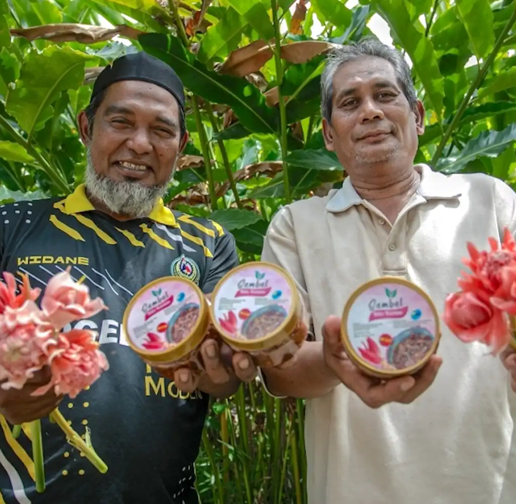 SEAtizens: Former Malaysian engineer supports community with torch ...